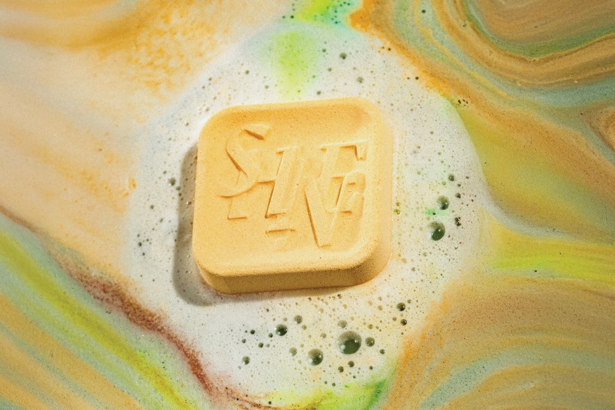Return to calm with 3 shimmering bath bombs - STENDERS Cosmetics